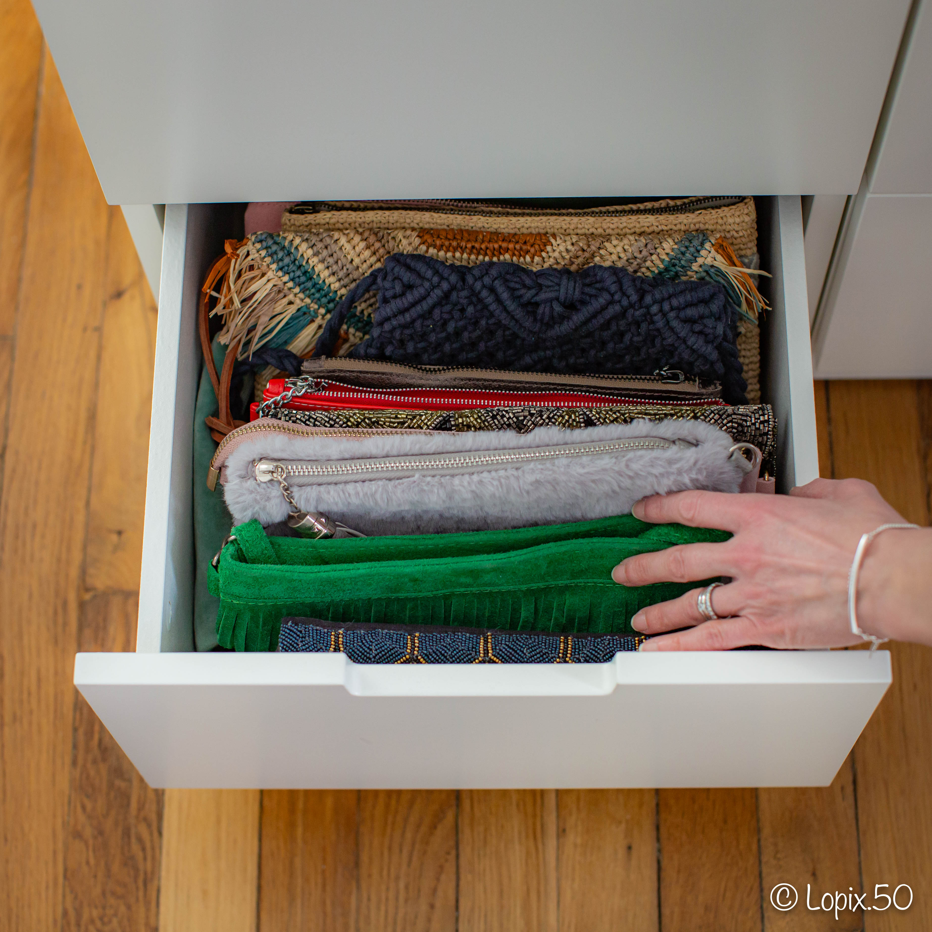 Quelles solutions pour mieux ranger nos sacs à main ? – Absolutelyfemme