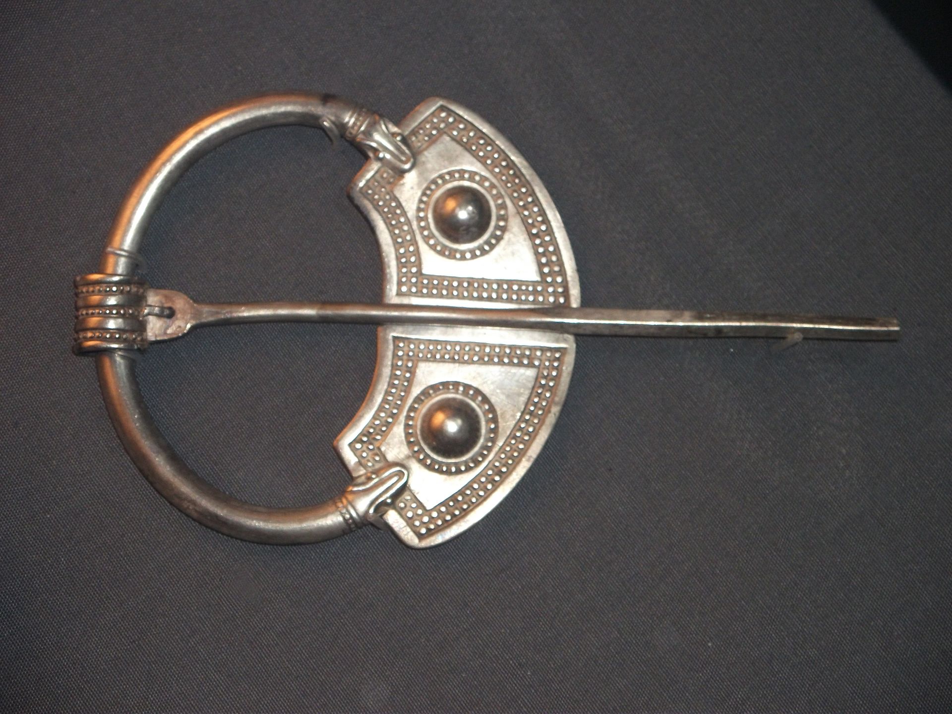 Ma broche Mademoiselle FiFi – Absolutelyfemme